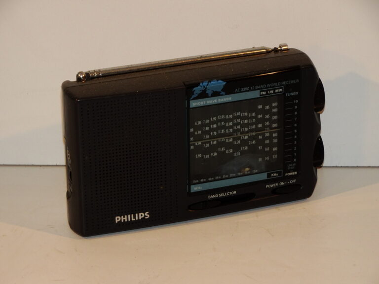 DRAAGBARE RADIO'S - HET VERZAMELMUSEUM
